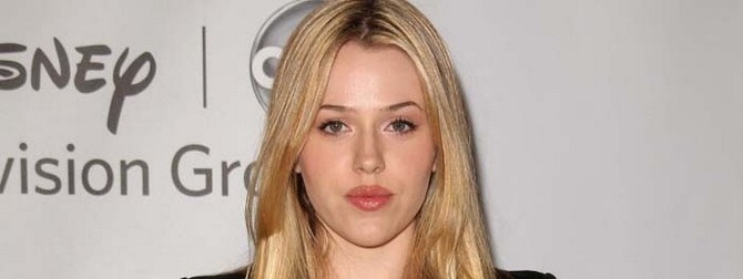 Majandra Delfino soeur de Schrute dans The Farm