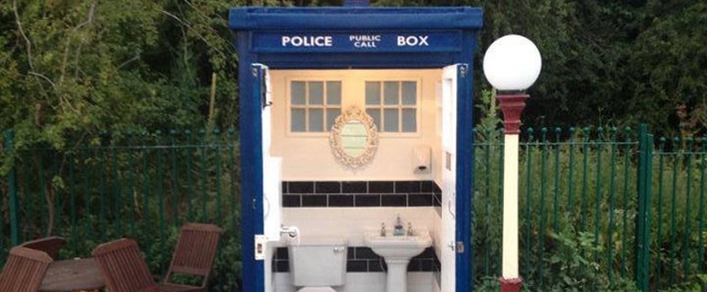 Doctor Who : Des toilettes de bar version TARDIS