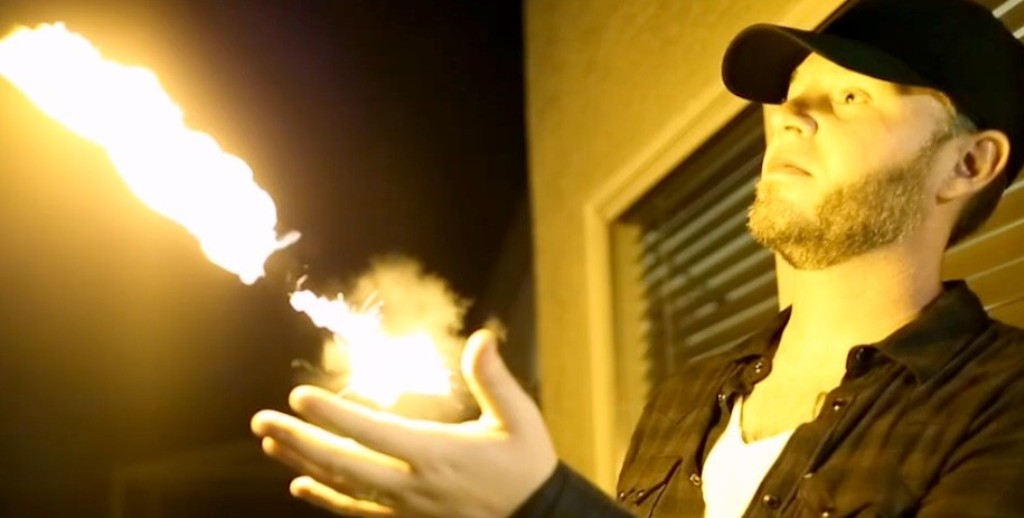 Pyro Fireshooter : Lancez des boules de feu comme dans Dragon Ball