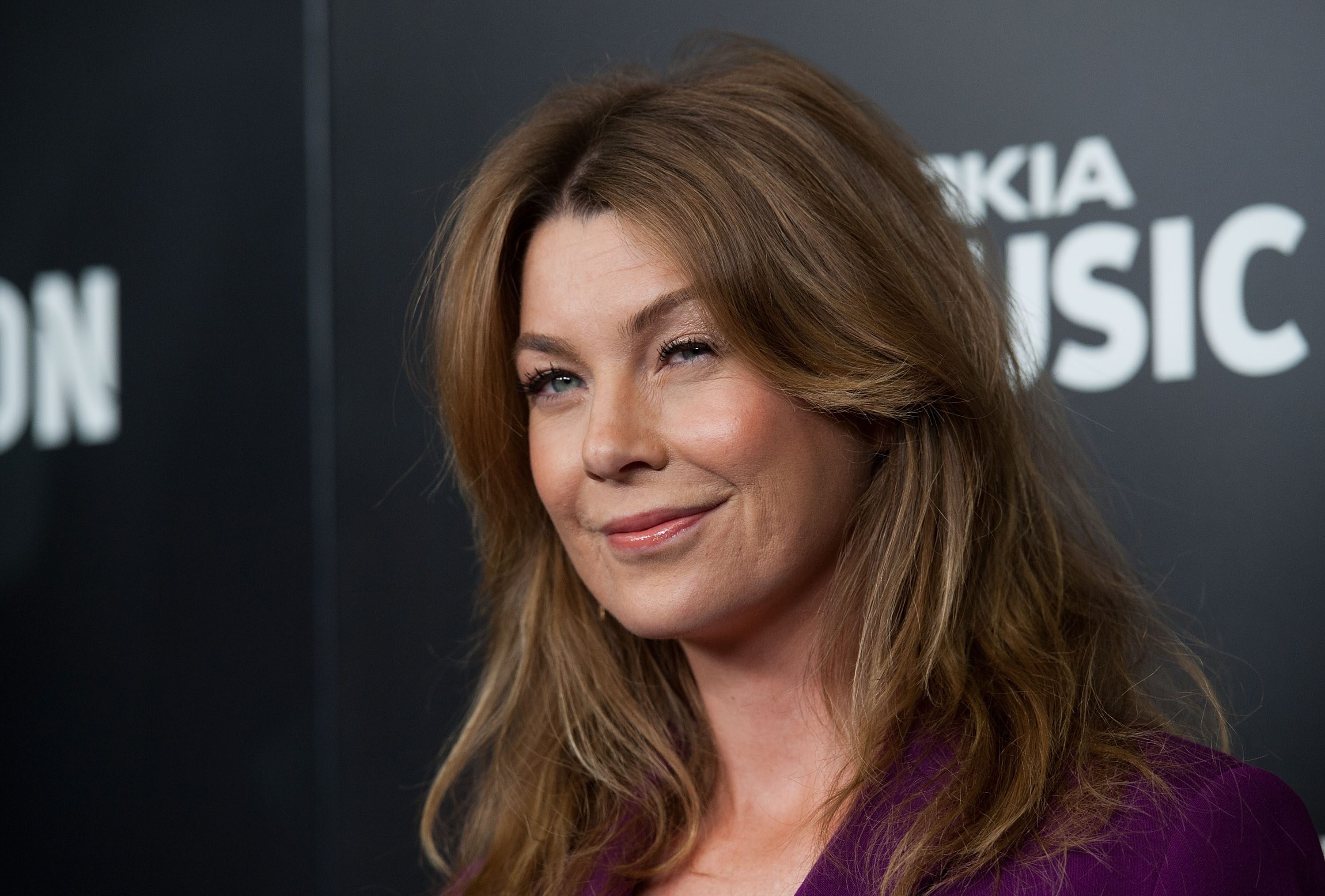 Ellen Pompeo veut que Daniel Craig "redescende sur terre"