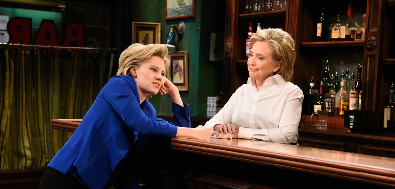Hillary Clinton face à son double au Saturday Night Live