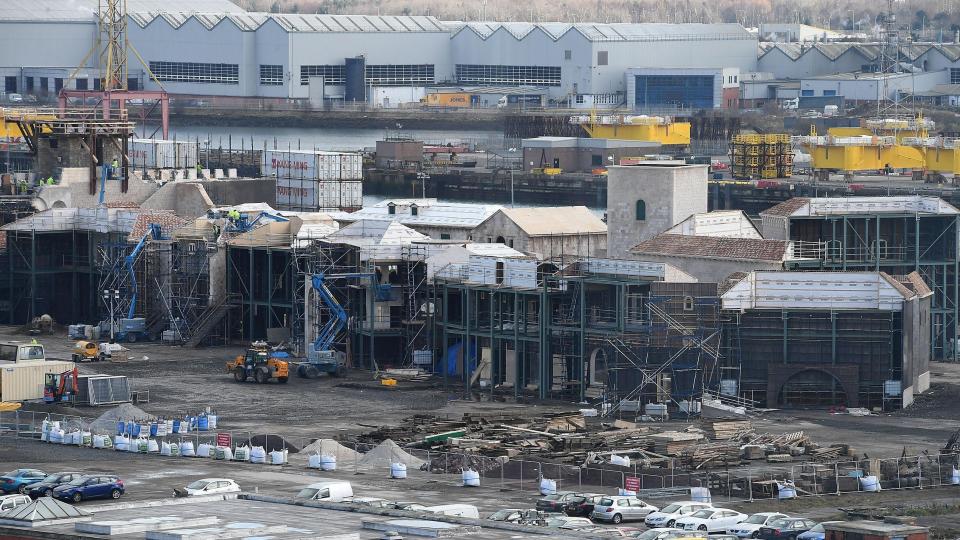 Games of Thrones saison 8 : Des photos montrent le gigantesque plateau ...