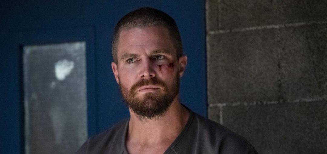 Arrow saison 7 : Oliver tente de survivre en prison (trailer)