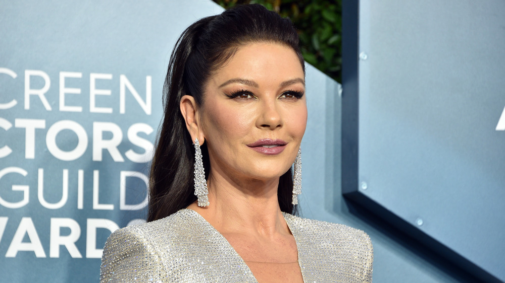 Wednesday : Catherine Zeta-Jones sera Morticia Addams dans la série de ...