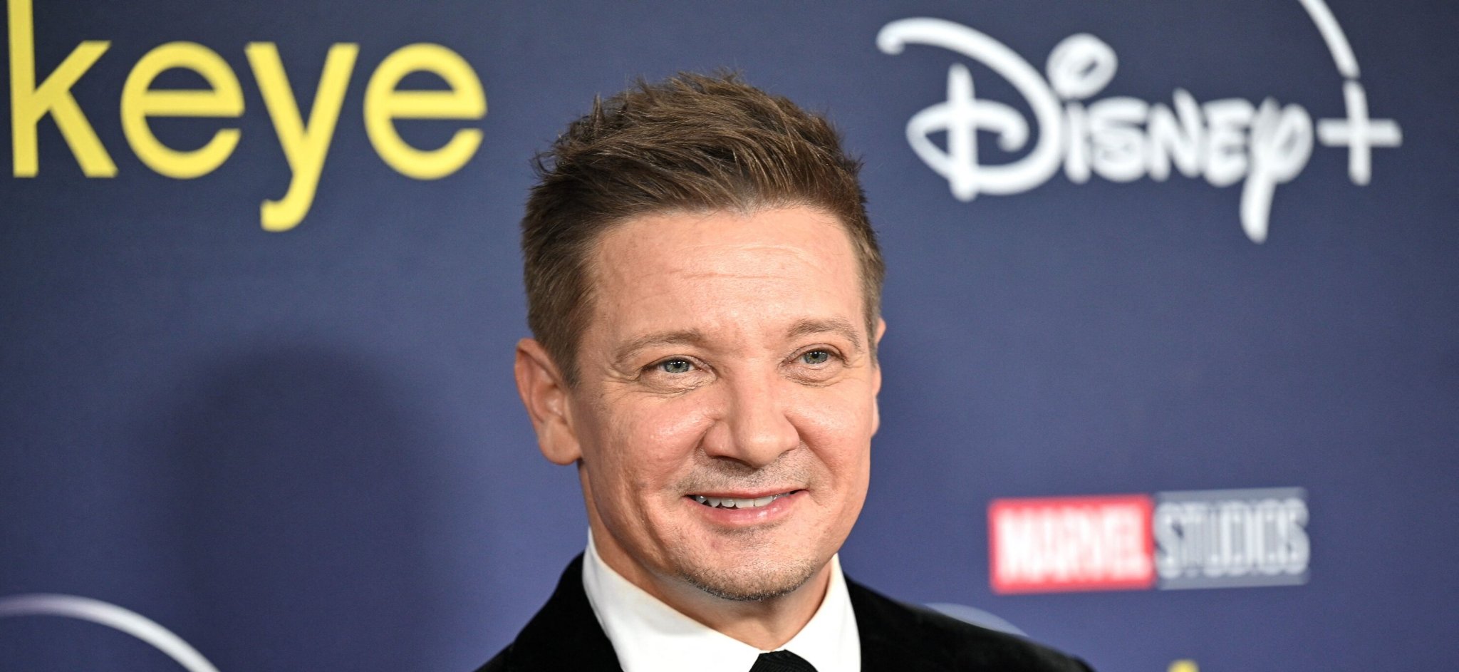 Jeremy Renner : Toujours en état critique, en soins intensifs après son ...