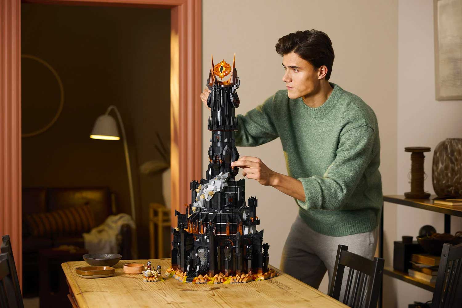 Seigneur des Anneaux : LEGO dévoile son set Barad-Dûr, la forteresse ...